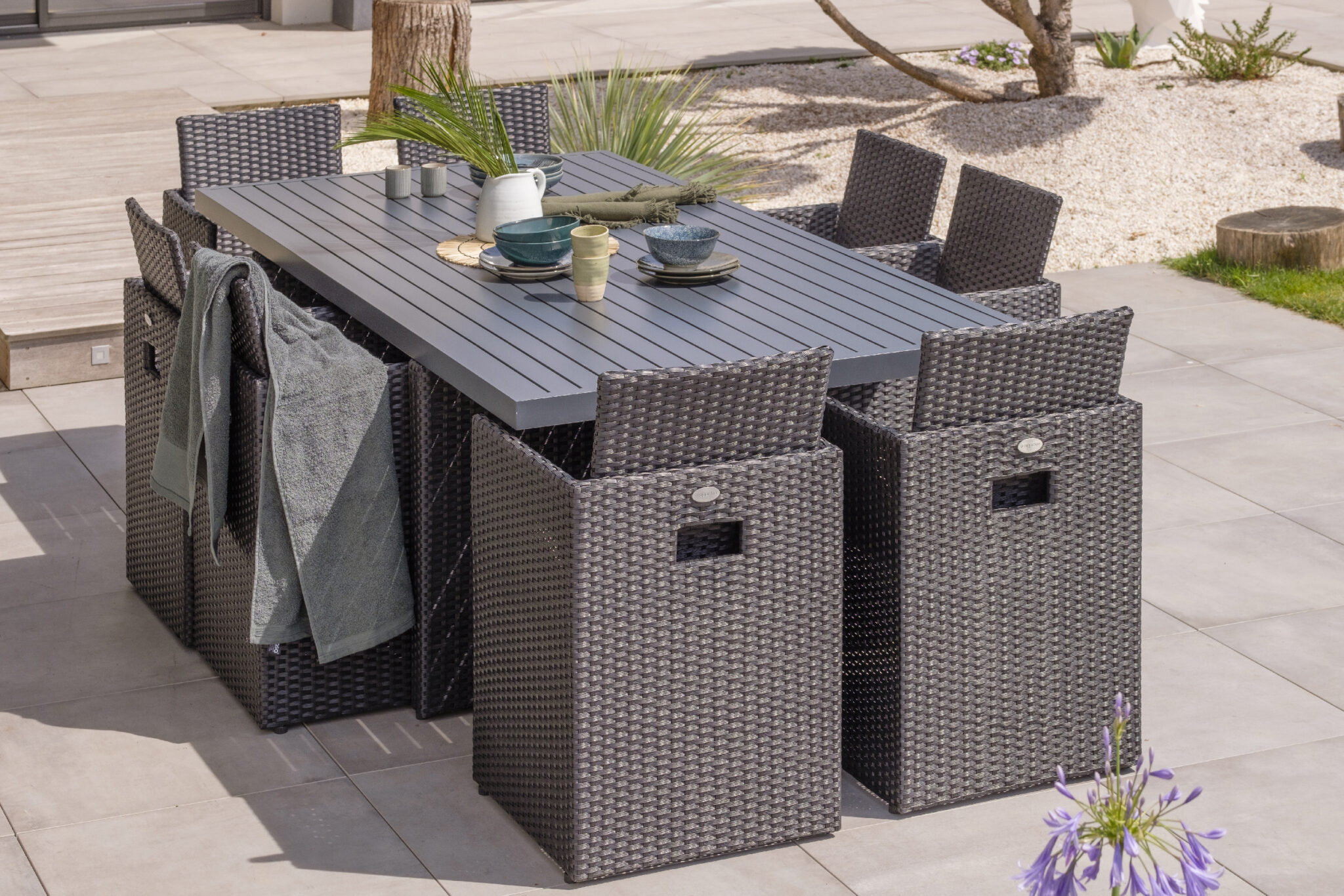 Ensemble repas de jardin encastrable PVC-8-ALU-N 8 places en résine tressée et plateau aluminium ...